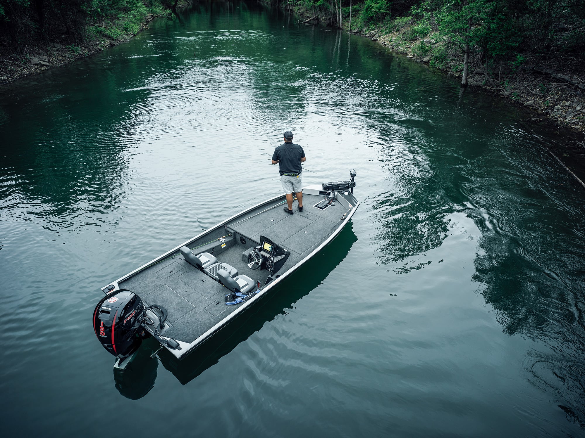 Bass Boat Buying Guide: 10 Must-Have Features | Lowe Boats